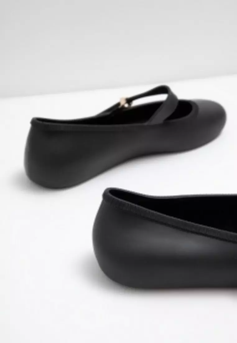 Jual Berrybenka Label Sofia Masyaka Mary Jane Jelly Black Original 2025 | ZALORA Indonesia