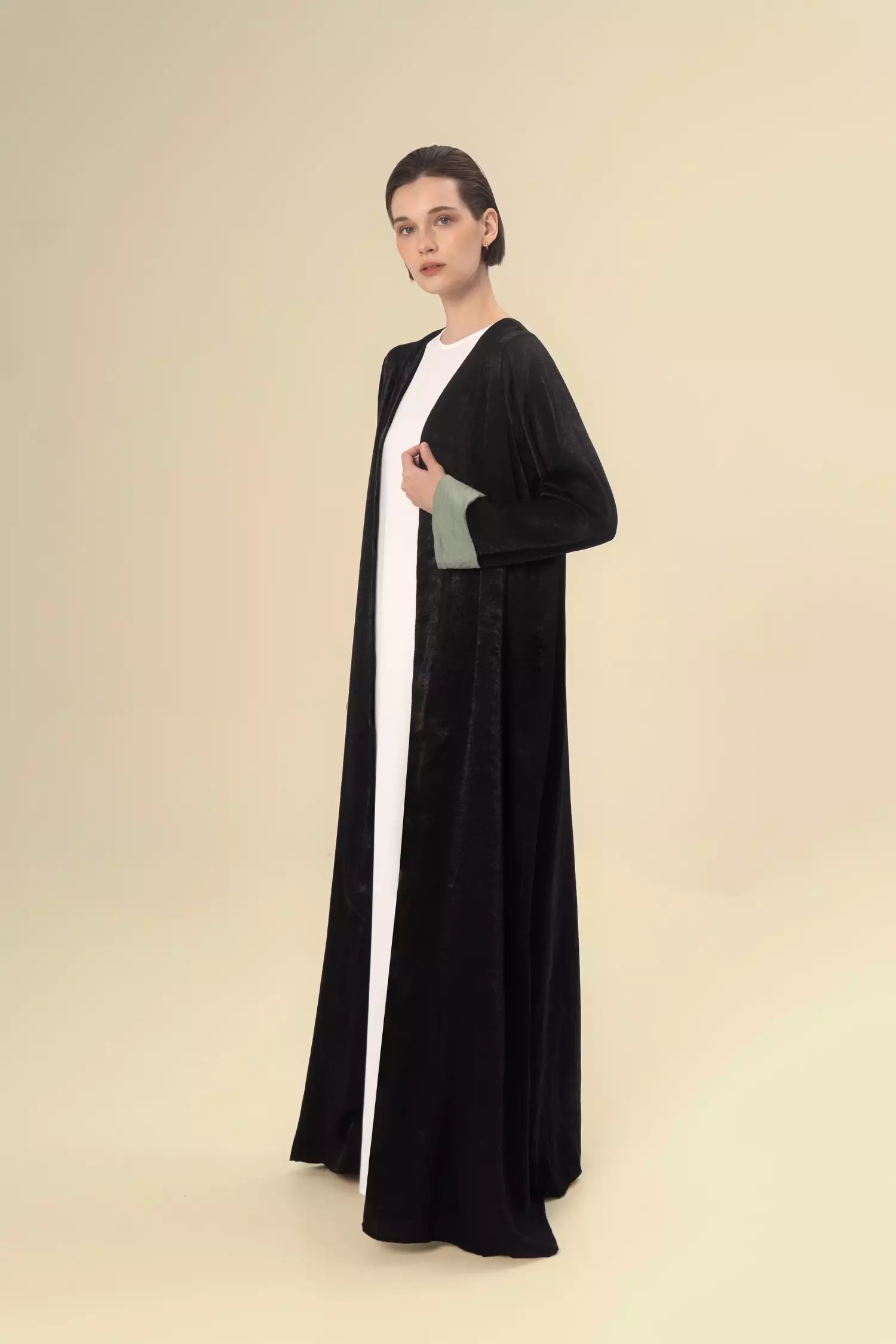 Jual Demure & Co DEMURE&CO - DESSENTIALS ESHMA OPEN ABAYA SET ...