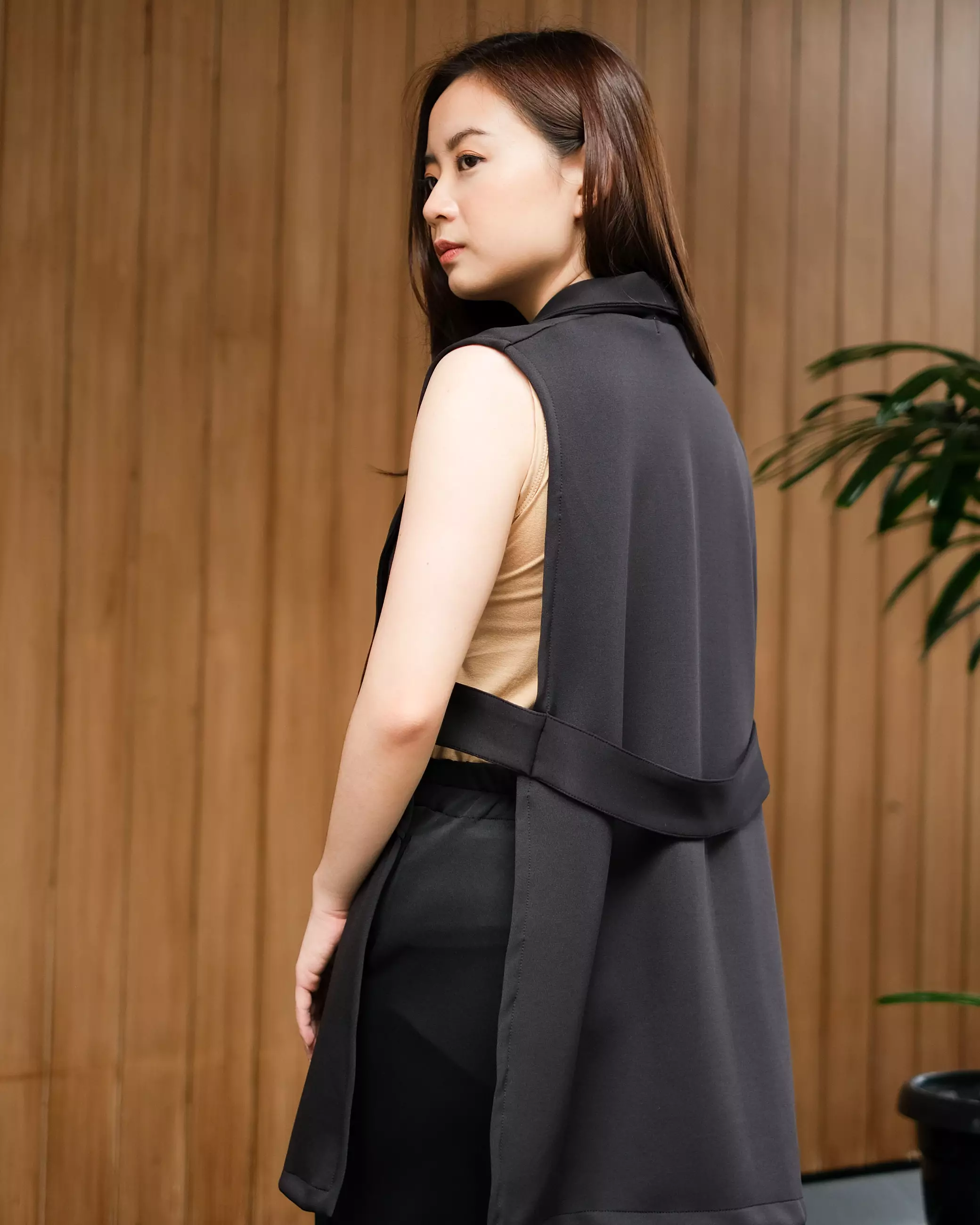 Jual Kin Outfit Kin Outfit Fuji Vest Black Original 2025 | ZALORA ...