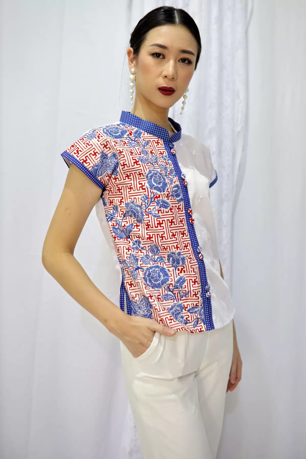 Jual DhieVine Batik Sriwetari Encim Kupu Merah Blouse Original 2026 ...