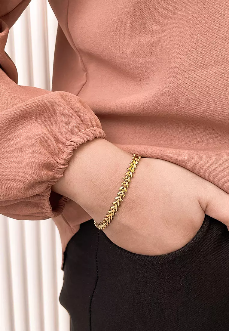 Buy CELOVIS Manon V Pendant Chain Bracelet in Gold 2025 Online | ZALORA