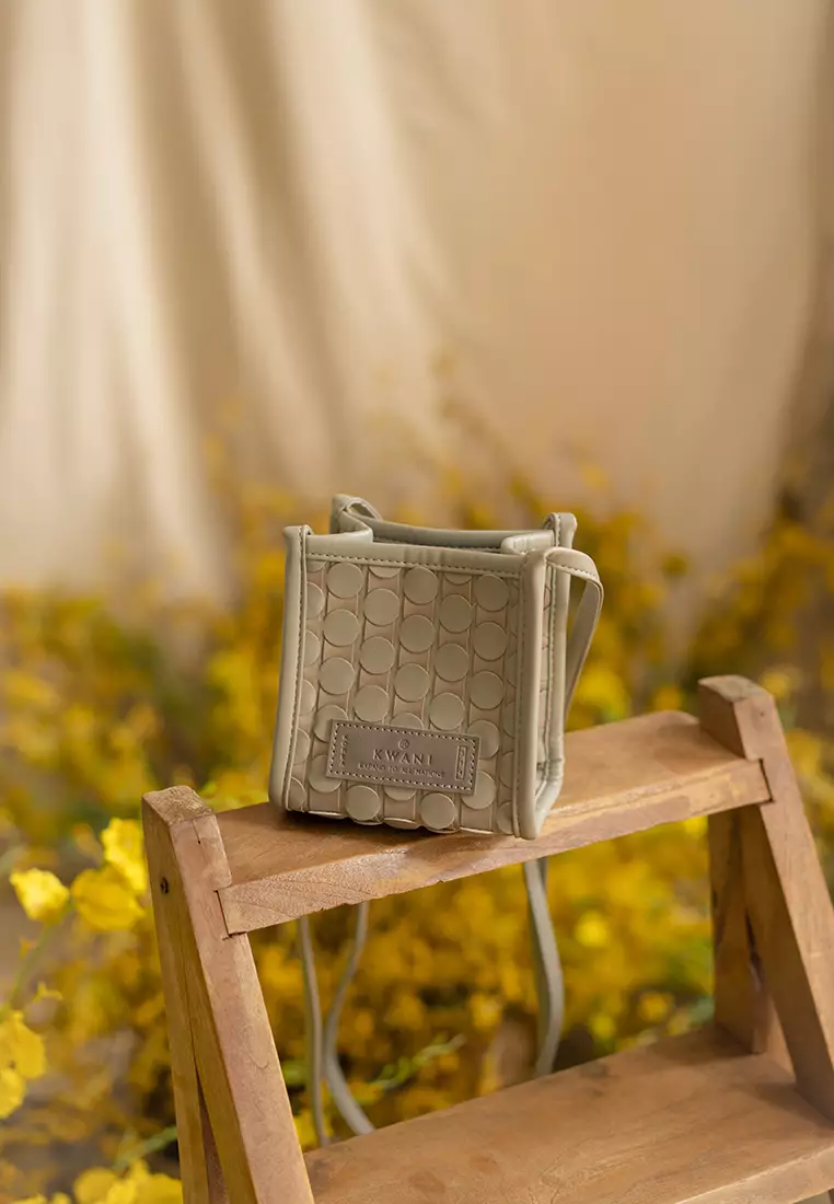 Jual KWANI Kwani Handmade Weaving Tote Mini Greyish Original 2026 ...