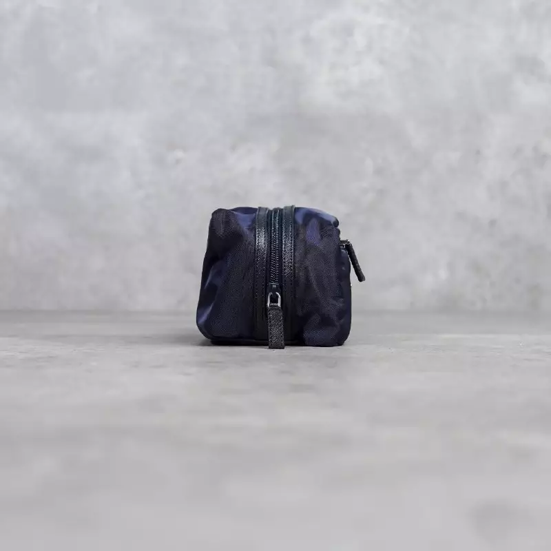 Jual Prada Tas PRADA TRIANGLE NYLON NAVY MULTI ZIP POUCH 100% ORIGINAL ...