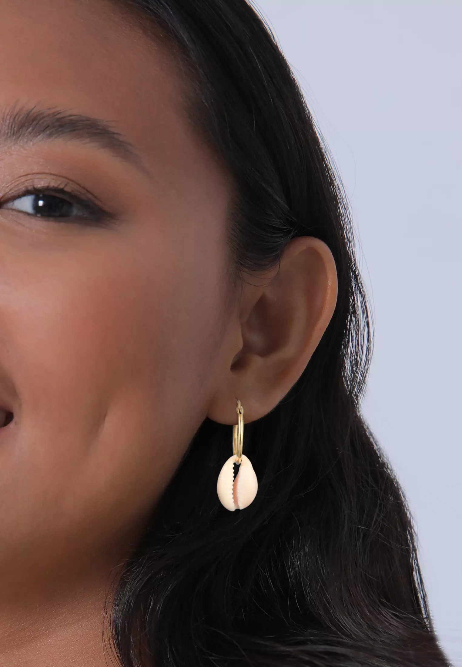 Buy ELLI GERMANY Earrings Creoles Trend Kauri Shell Gold Plated 2025 ...