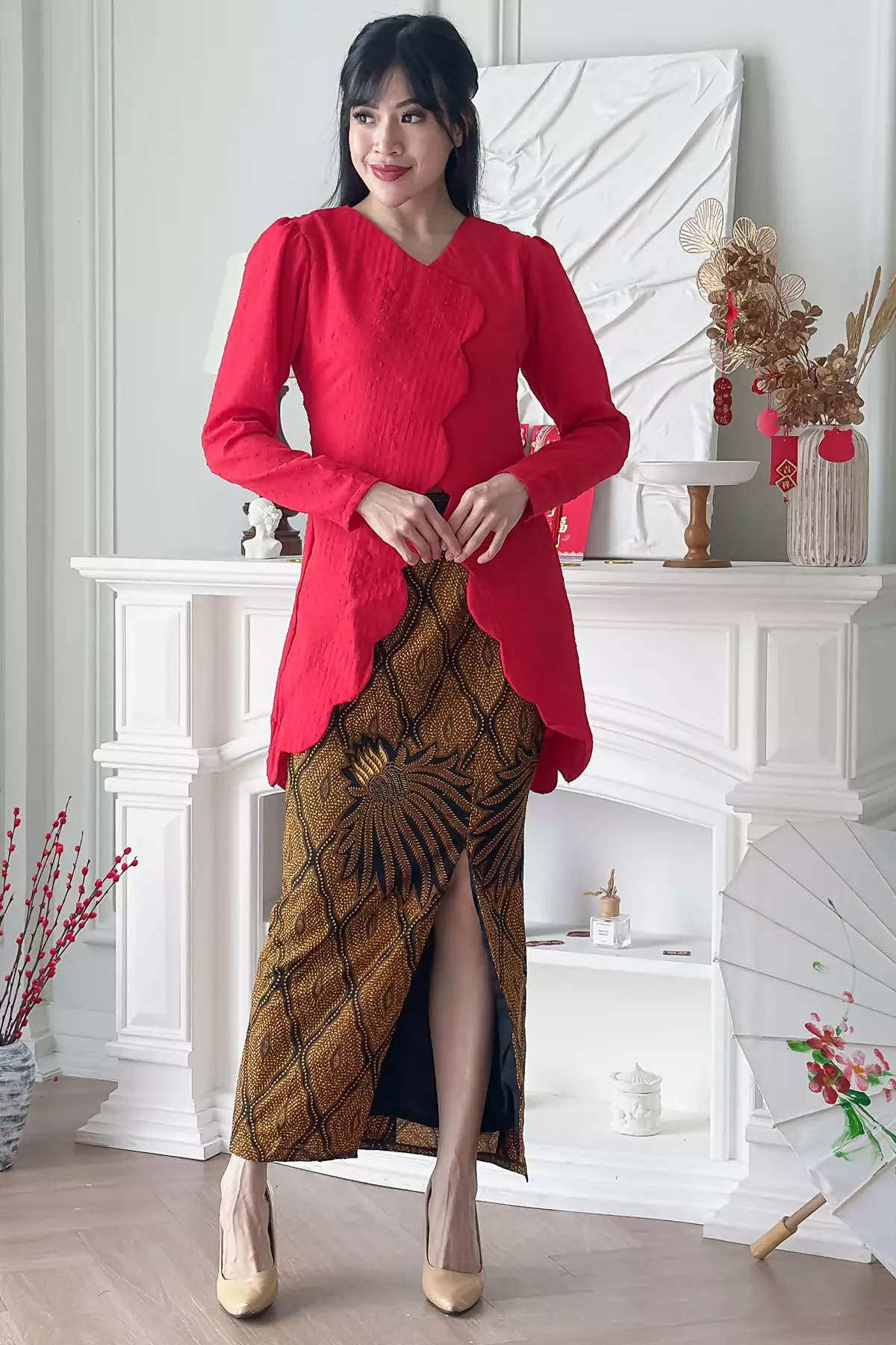 Jual DhieVine Batik Danur Ayu Scallop Merah Kebaya Original 2025 ...