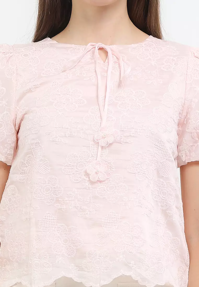 Jual Chic Simple S/S Flo Emb Blouse W/ Flo Patch Tassels Original 2025 | ZALORA Indonesia