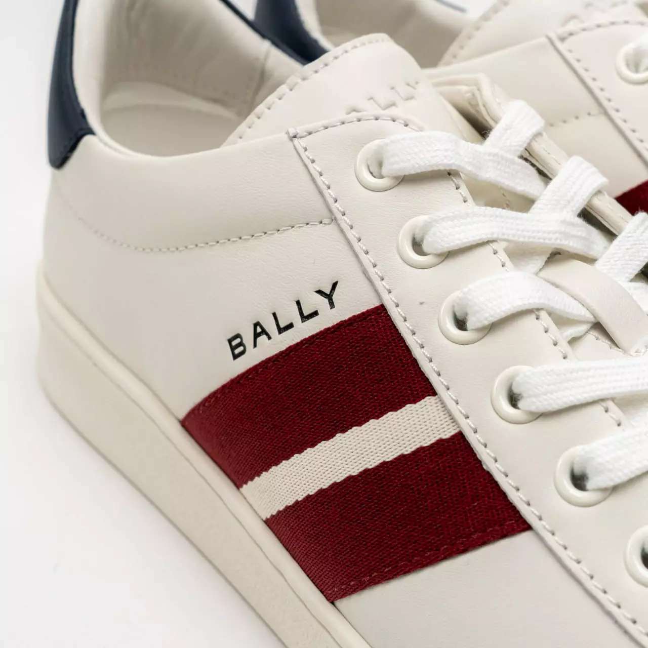 Jual BALLY Bally Thiago Smooth Leather Low Top Sneakers White Peacoat Original 2025 | ZALORA ...