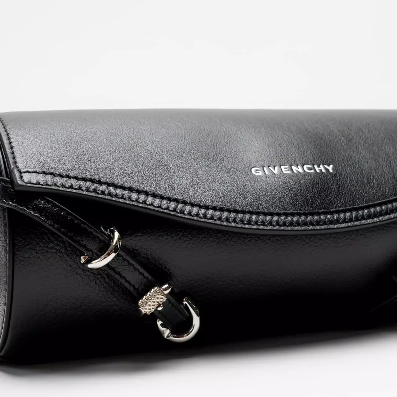 Jual Givenchy Voyou Roller Bag In Grained Leather Black Original 2025 ...