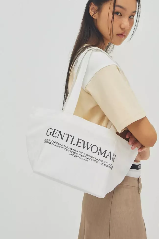 Jual GENTLEWOMAN Strong Statement Shoulder Tote - White Original 2025 | ZALORA Indonesia