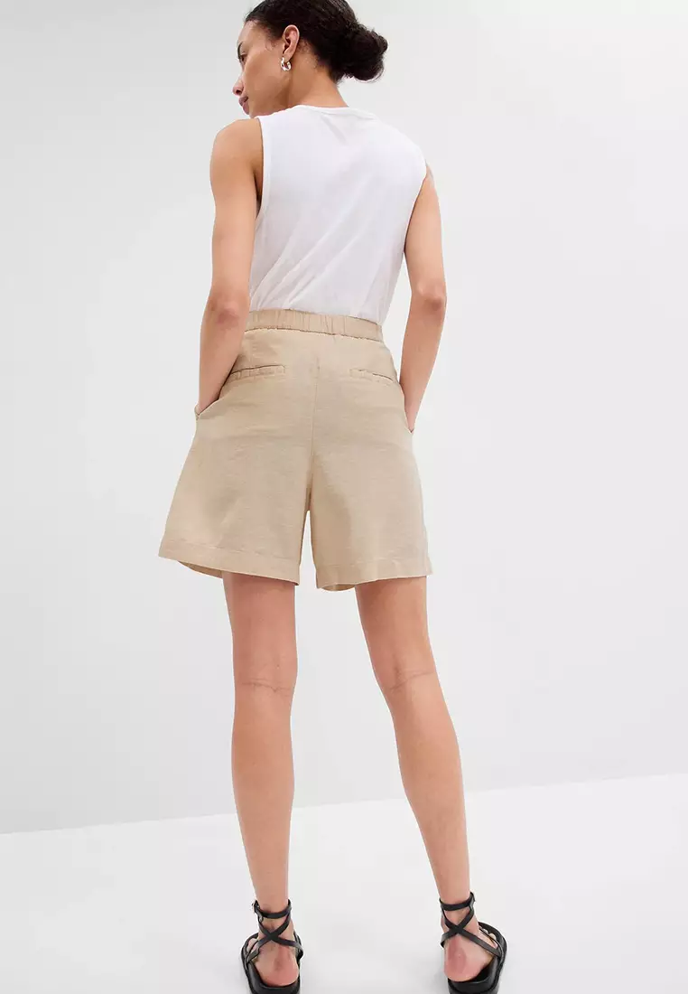 Buy GAP 5" High Rise Pleated Linen Shorts with Washwell 2025 Online ...