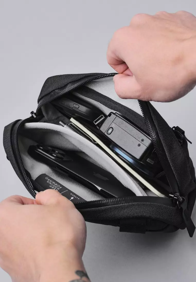 Buy Alpaka ALPAKA GO SLING NANO AXOFLUX 600D (BLACK) Online | ZALORA Malaysia