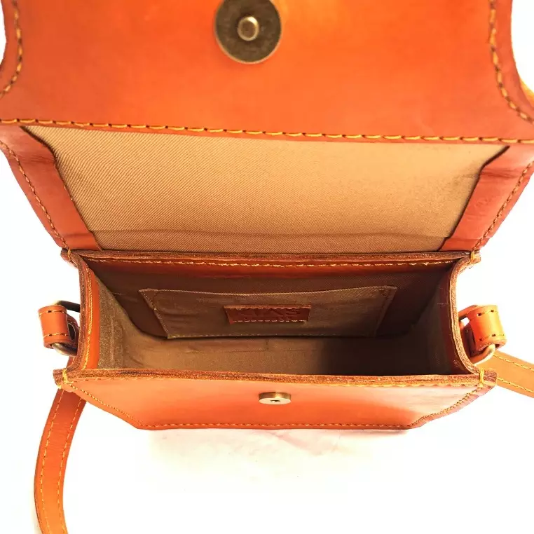 Jual Kias Leather Kias Leather Nagano Sling Bag Original 2025 Zalora Indonesia