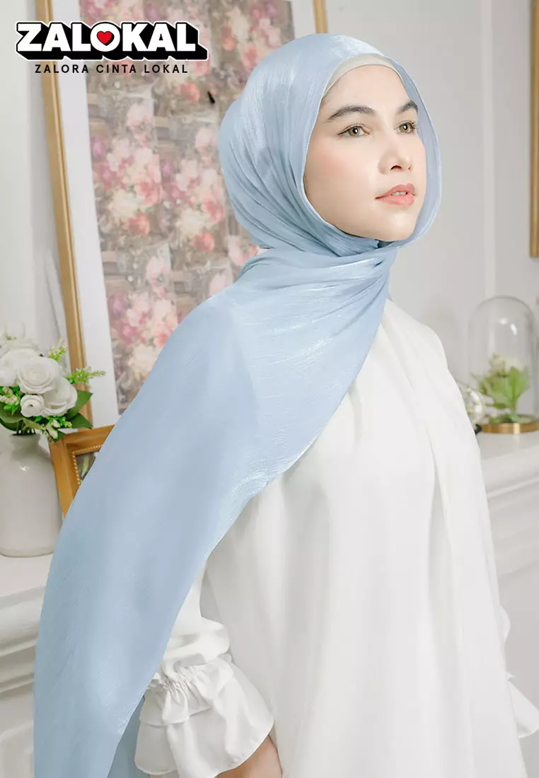 Jual Lozy Hijab Yora Silk Shawl Blue Pastel Original 2024 | ZALORA Indonesia