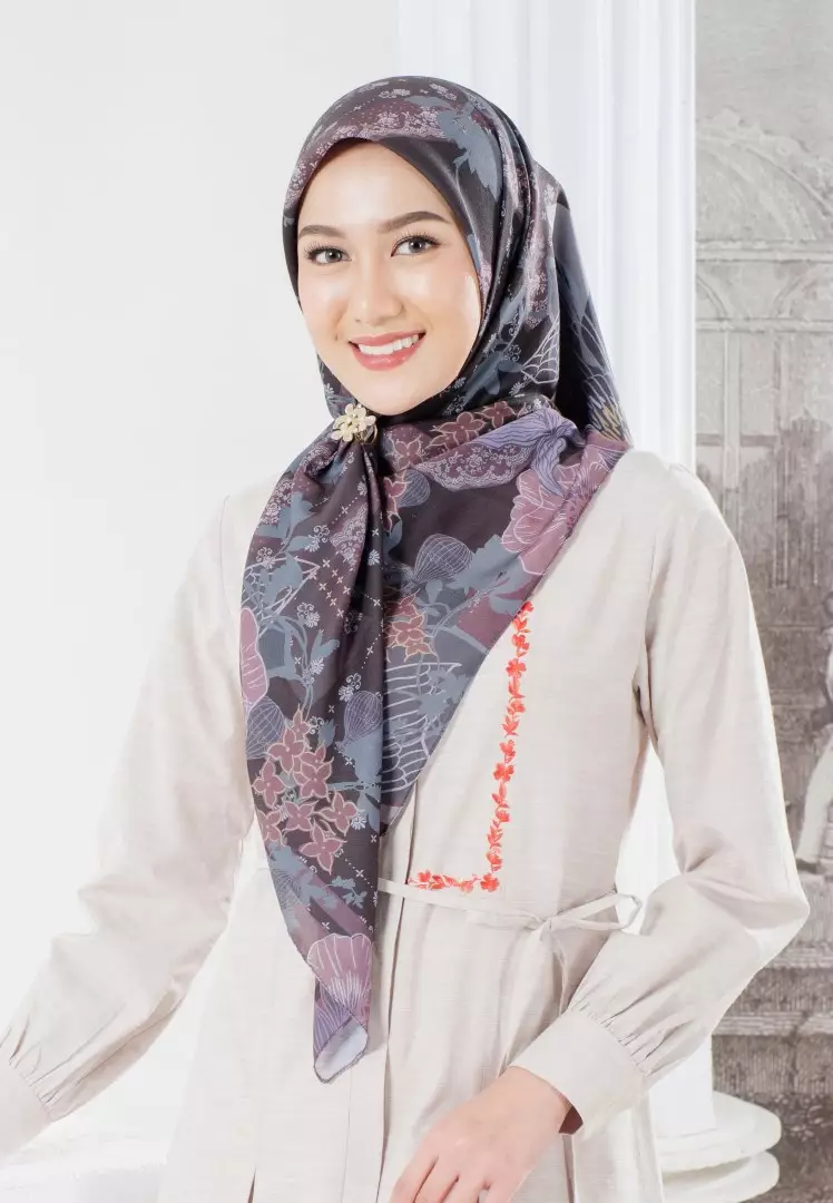 Jual ZOYA Zoya ALMONA Scarf Black - Kerudung Hijab Segiempat Motif With ...