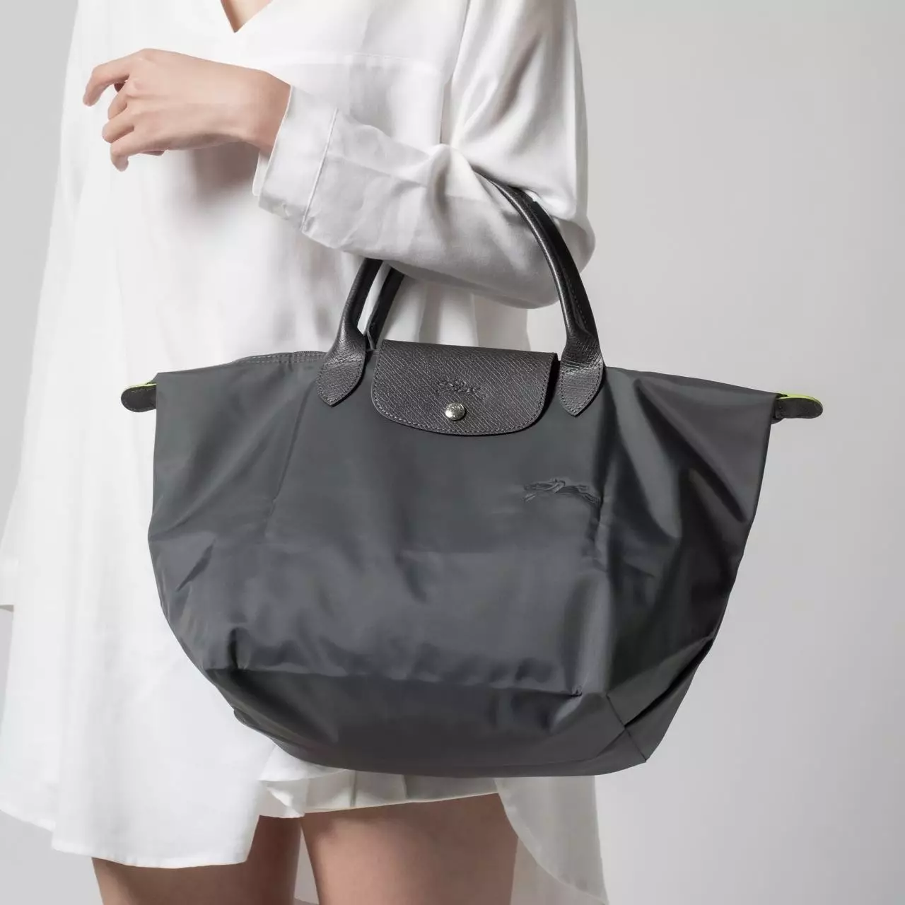 Jual Longchamp Le Pliage Green Medium Top Handle Bag Graphite Original ...