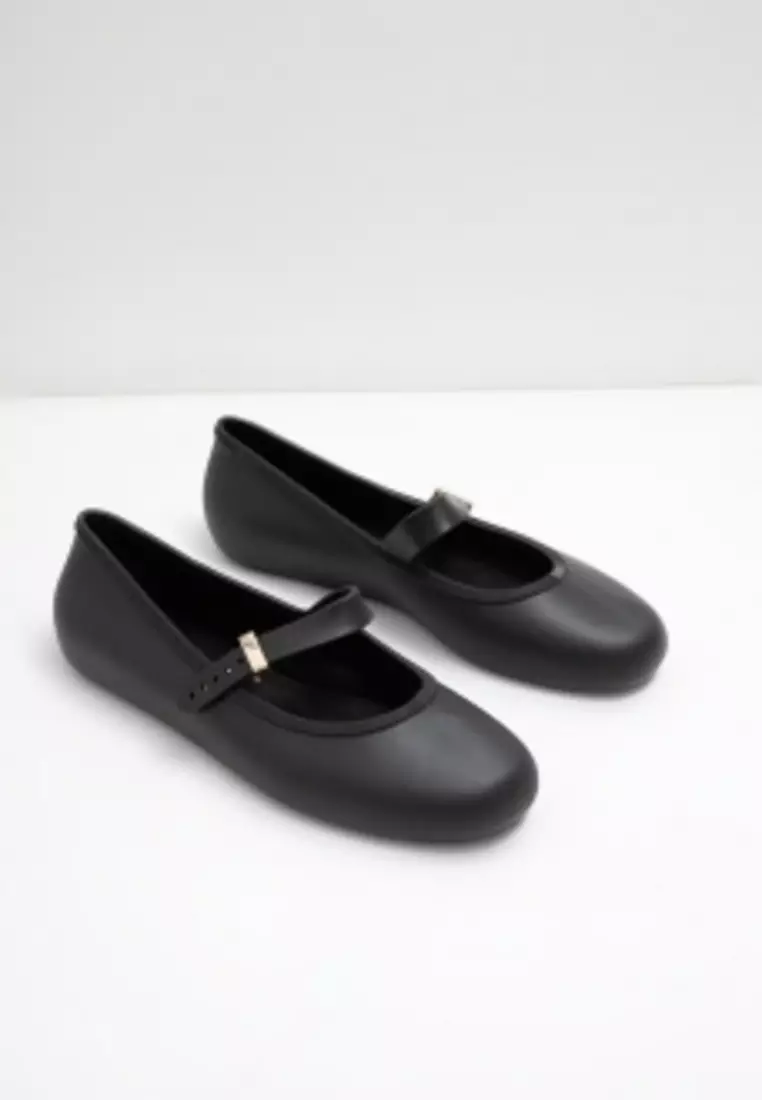 Jual Berrybenka Label Sofia Masyaka Mary Jane Jelly Black Original 2025 | ZALORA Indonesia