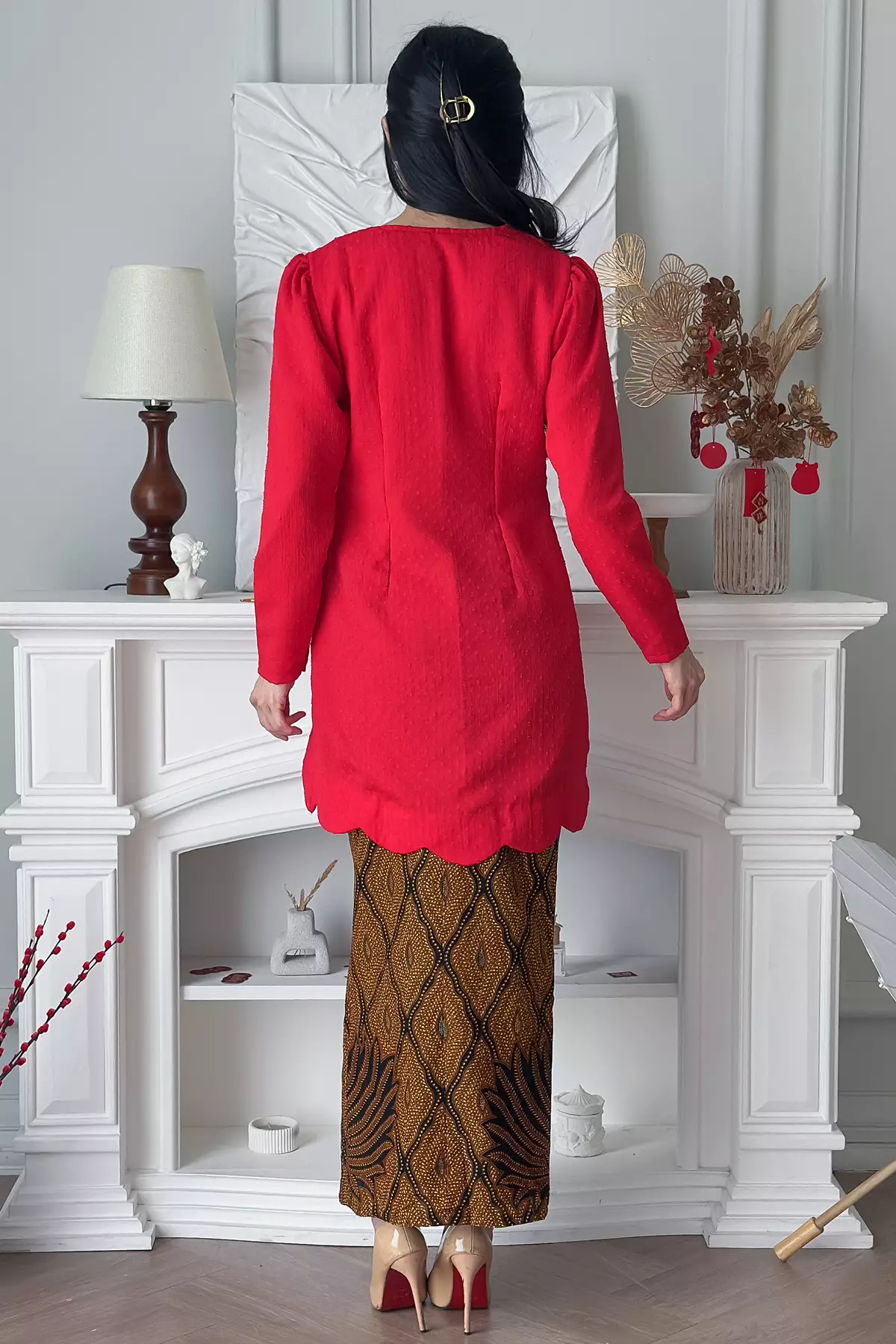 Jual DhieVine Batik Danur Ayu Scallop Merah Kebaya Original 2025 ...