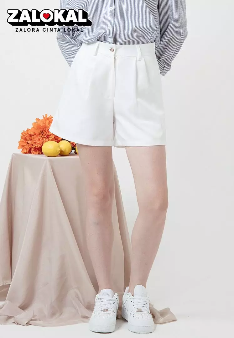 Jual Cloth Inc Suki Basic Shorts in White Original 2024 | ZALORA ...
