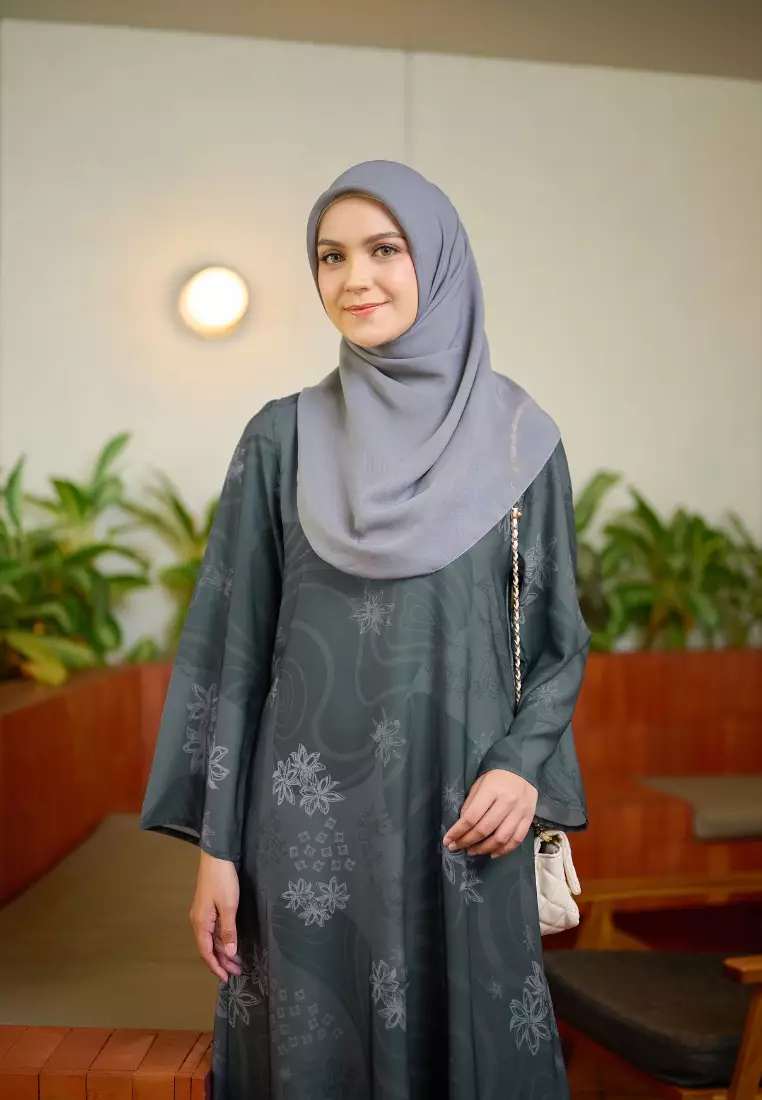 Jual ZM ZM Zaskia Mecca - Laira One Set (Midi Dress + Skirt) - Jelita Indonesia - Edisi Maluku ...