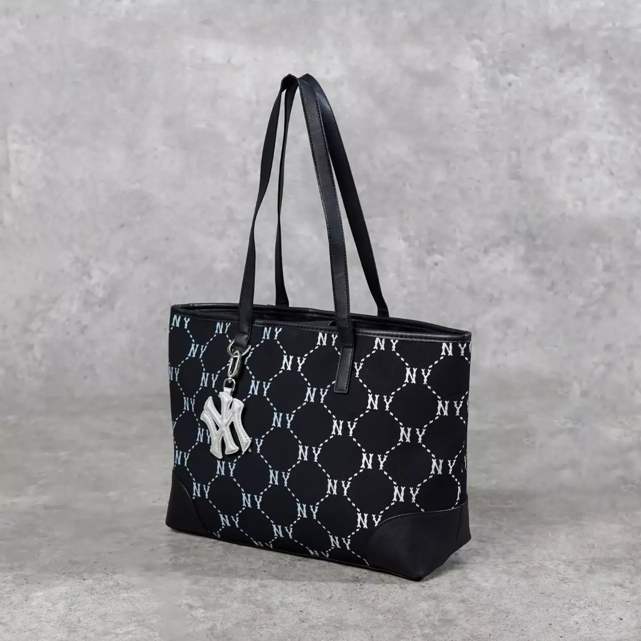 Jual MLB Tas MLB NY MONOGRAM WHITE BLACK SS24 TOTE BAG 100% ORIGINAL ...