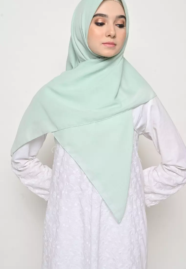Jual My Daily Hijab Hijab Segi 4 Jahit Tepi Voal Gucci Green Ash ...