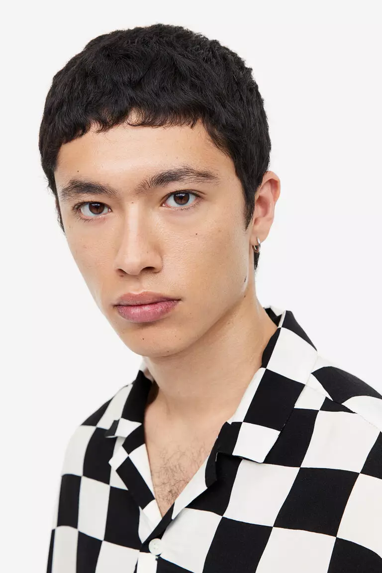 Jual H&M Omar RXD renewcell ssl STREET Original 2025 | ZALORA Indonesia