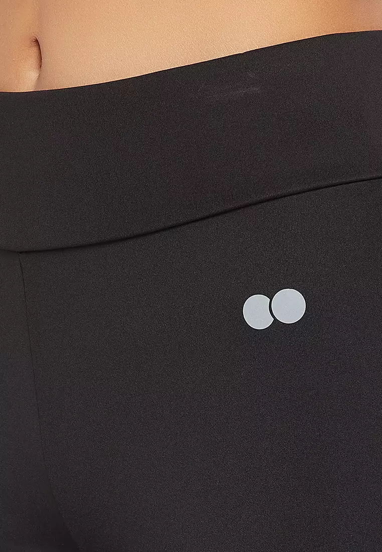 Buy Clovia Clovia Snug-Fit High-Rise Active Tights in Black Online ...