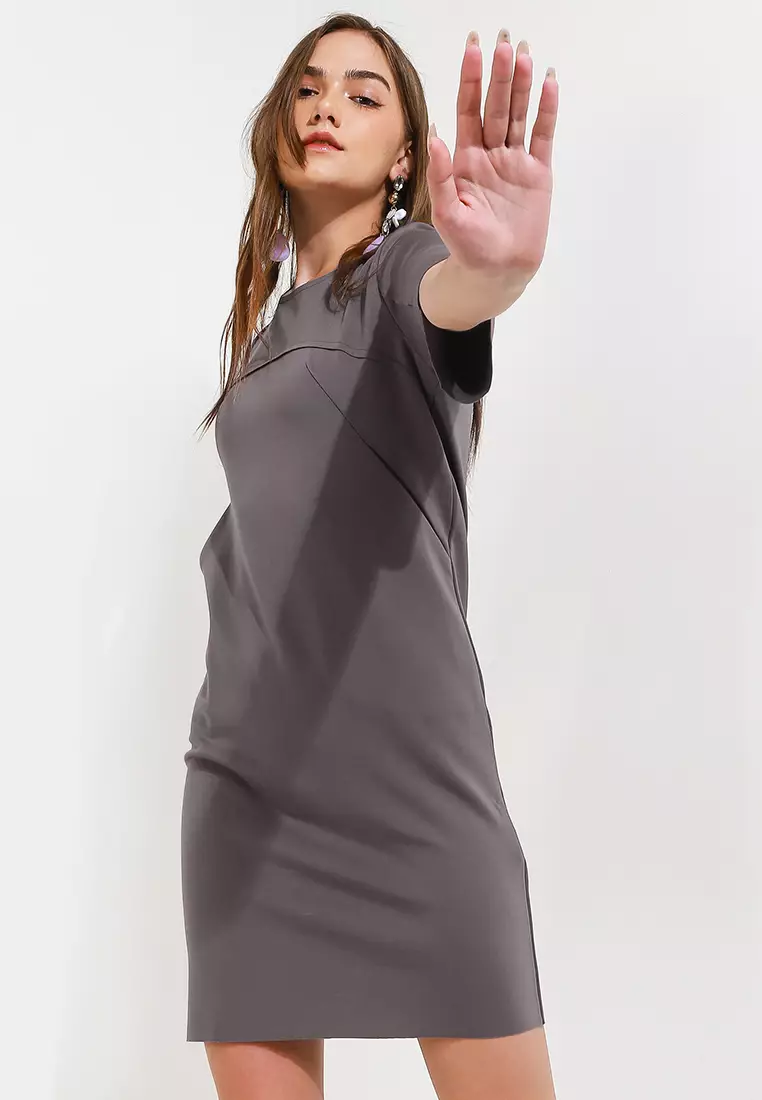 Jual ELLE Unfinished Basic Dress Original 2026 | ZALORA Indonesia