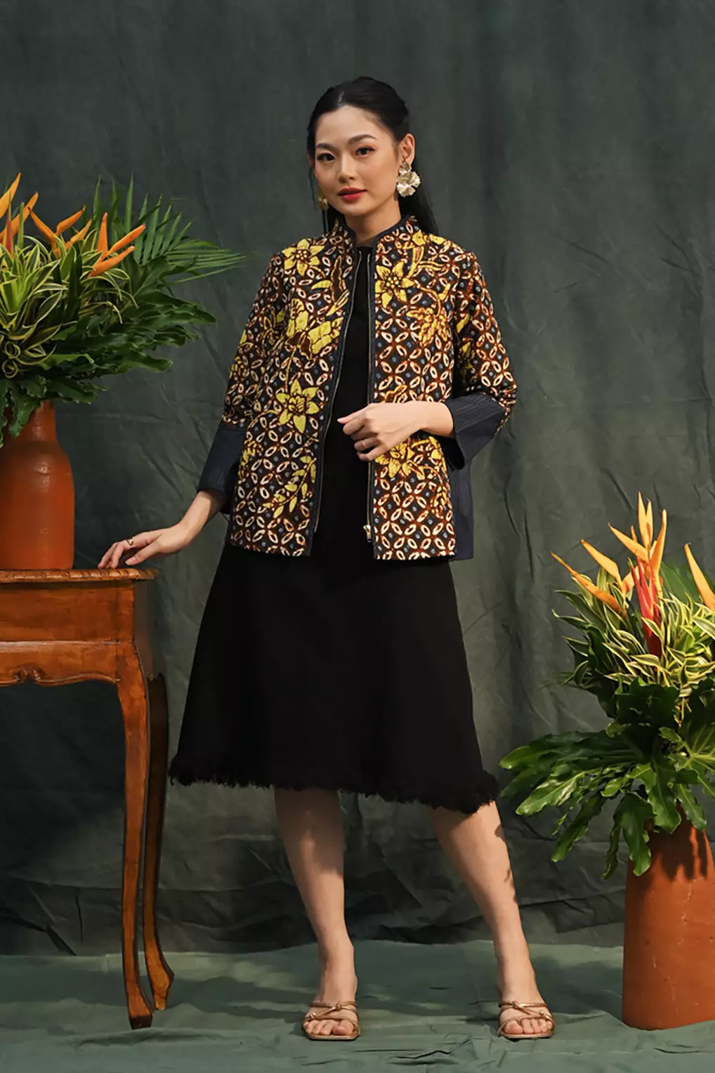 Jual Nona Rara Batik NONA RARA - Vivare Tulis Sogan T3156, Blouse Batik ...