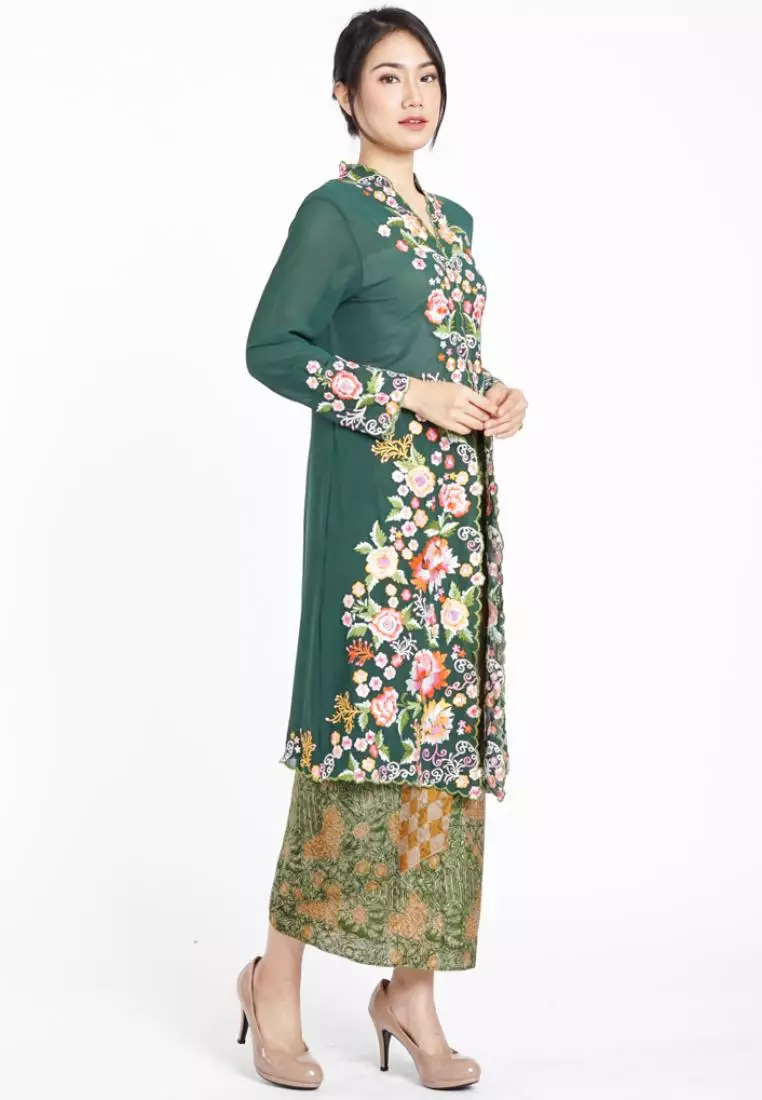 Jual Soraya Kebaya Long Kebaya Full Embroidery Original 2024 | ZALORA ...