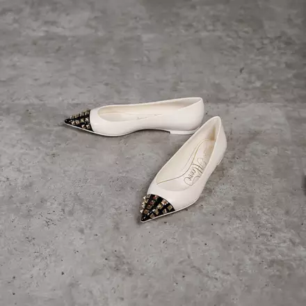 Sepatu & Heels Valentino Garavani di ZALORA