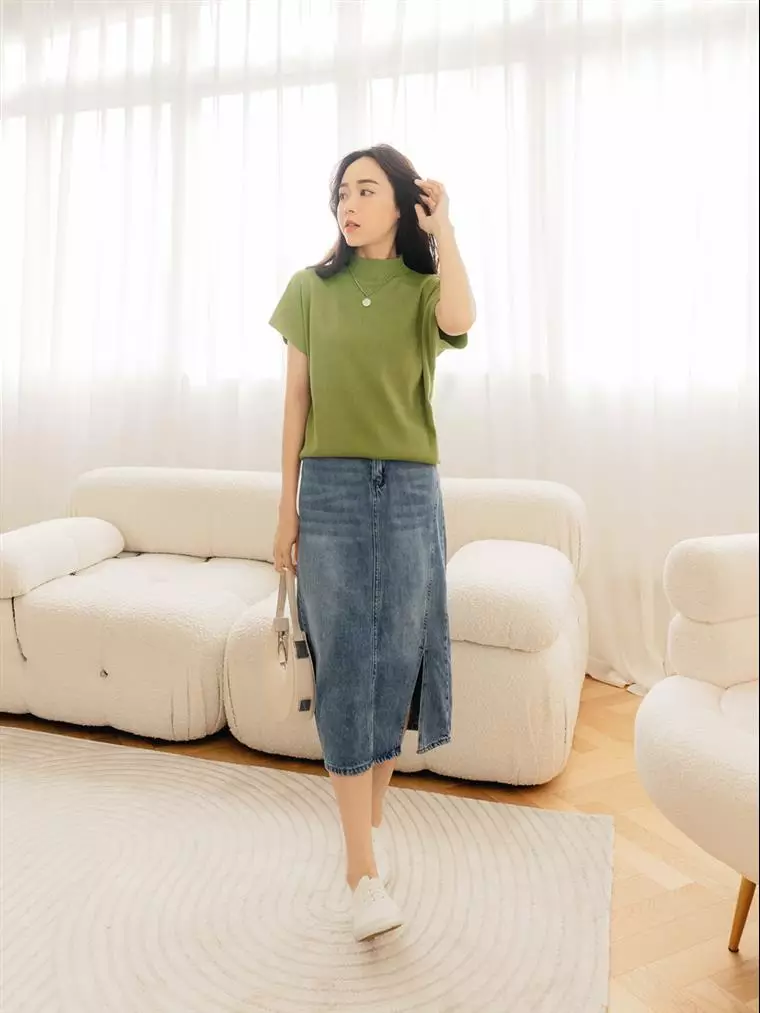 Buy OBSTYLE Flexible Knit Solid Color High Neck Drop Shoulder Short Sleeve Top [FA2740] Online ...