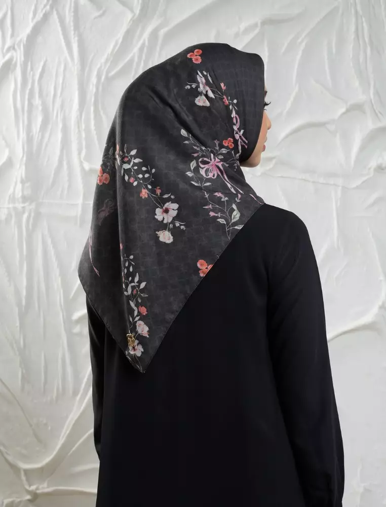 Jual ZOYA FLEUR Scarf Black - Kerudung Hijab Segiempat Motif With BOX - Bahan Nesla - Ukuran ...