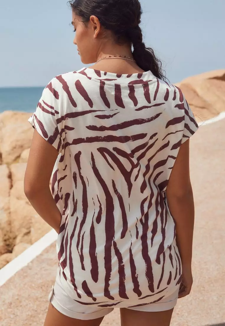 網上選購 NEXT V-Neck Cap Sleeve T-Shirt 2025 系列 | ZALORA香港