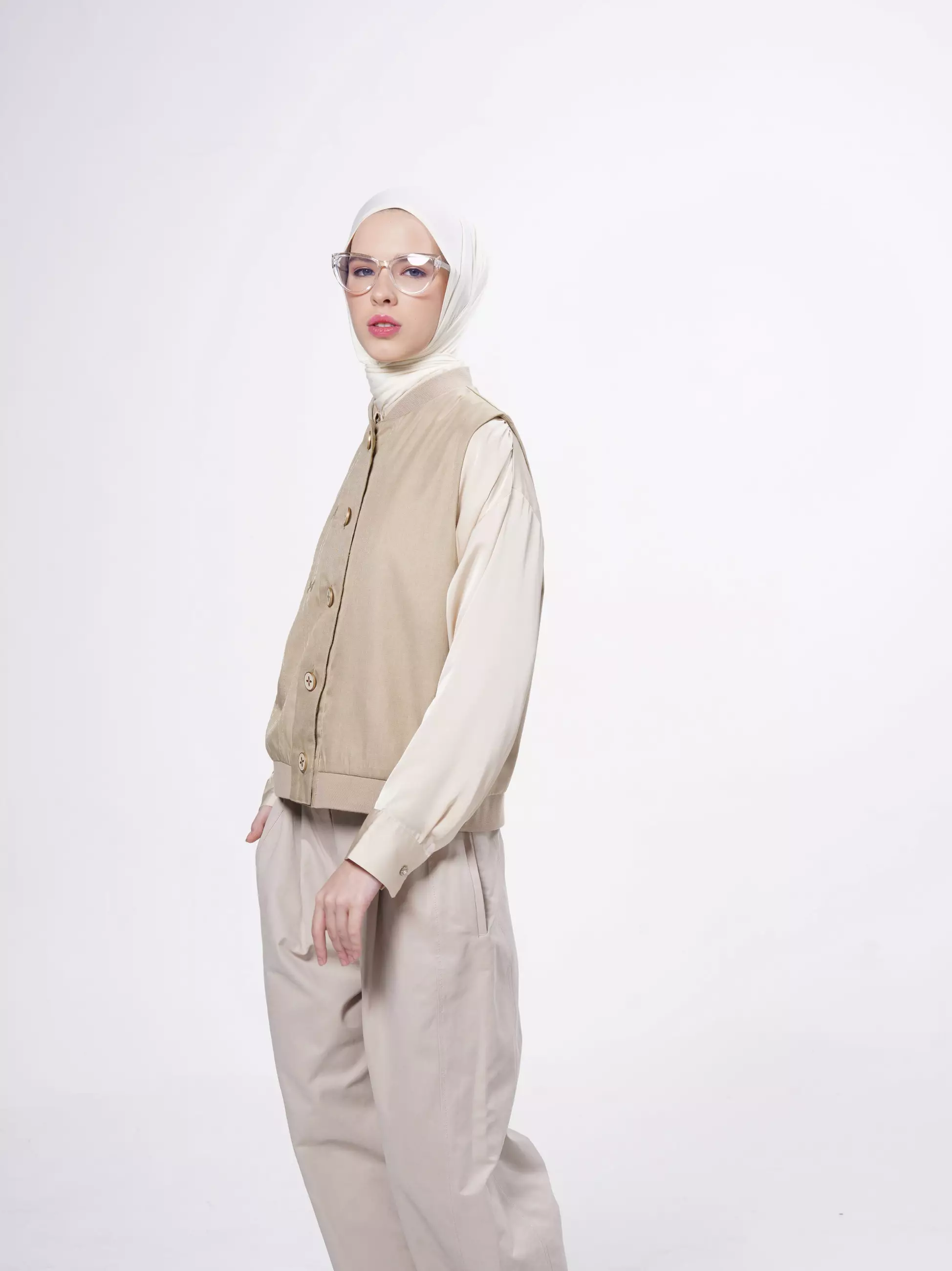 Jual Aleza Aleza - Ivette Bomber Vest Latte Original 2025 | ZALORA ...