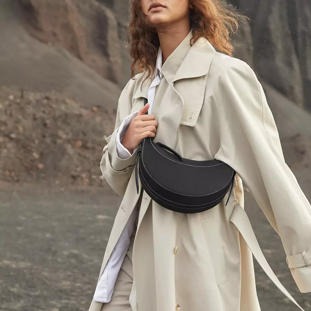 Jual Polene Numero Dix Half Moon Crossbody Bag Smooth Black Ghw Original 2025 | ZALORA Indonesia