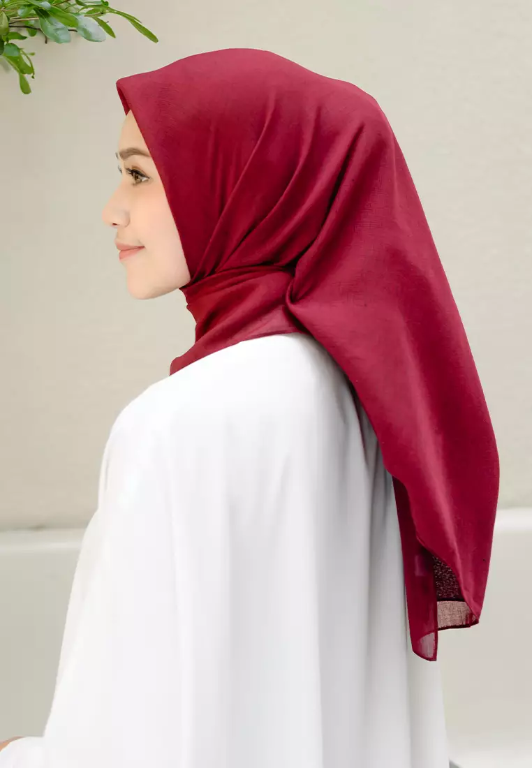 Jual Lozy Hijab Maka Square Maroon Original 2025 | ZALORA Indonesia