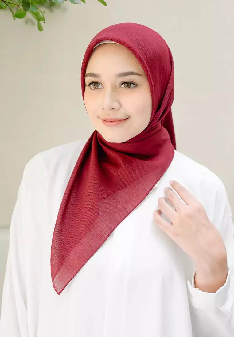 Jual Lozy Hijab Maka Square Maroon Original 2025 | ZALORA Indonesia