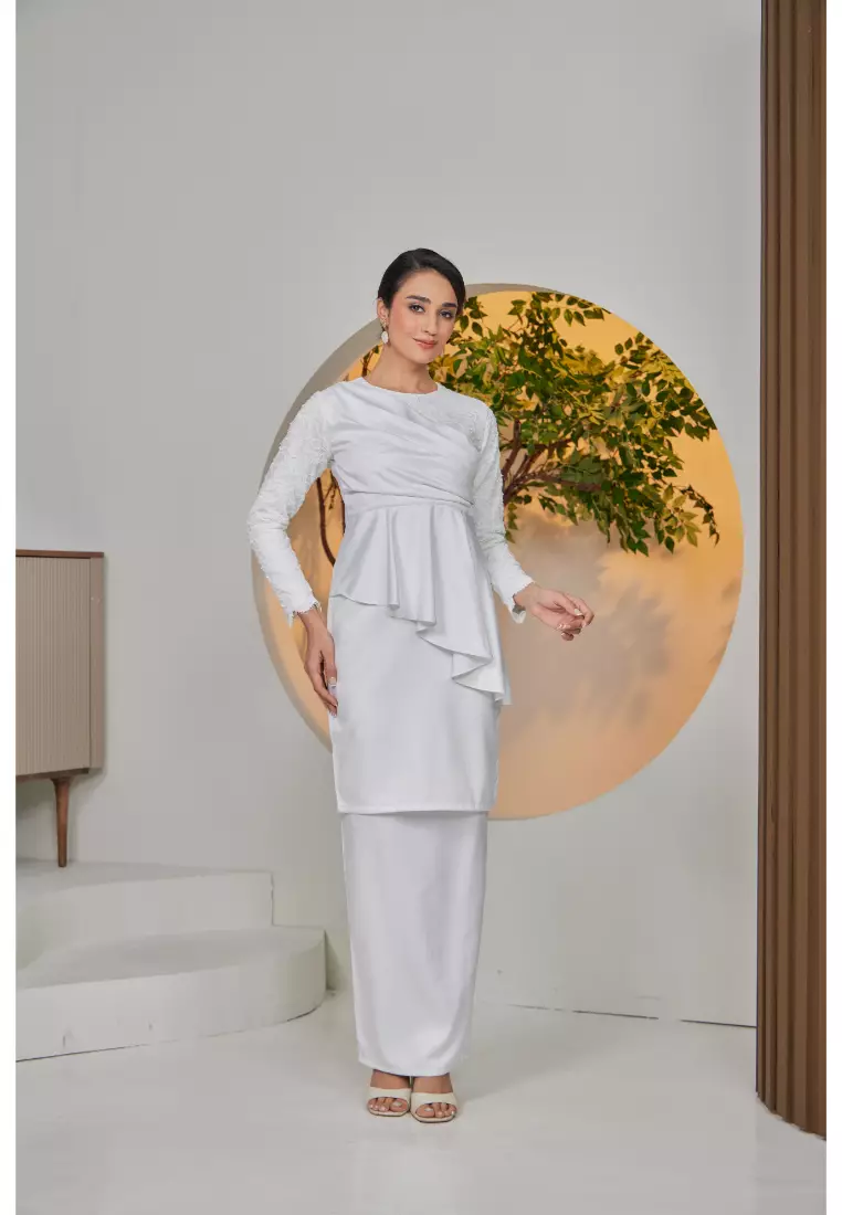 Buy Amar Amran Renda Melinda Kurung Moden 2025 Online | ZALORA