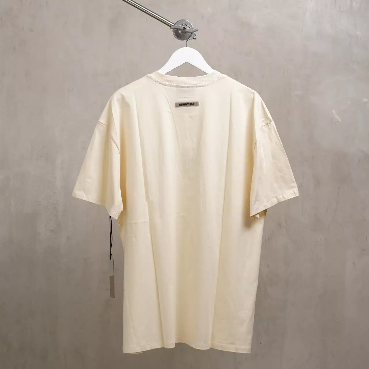 Jual Essentials Kaos ESSENTIALS SS20 CREAM TSHIRT 100% ORIGINAL ...