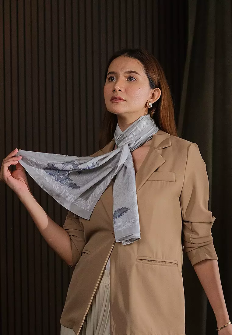 Jual Hadinata Batik Hadinata Batik Wanita Syal Scarf Satarupa Grey Original 2025 | ZALORA ...