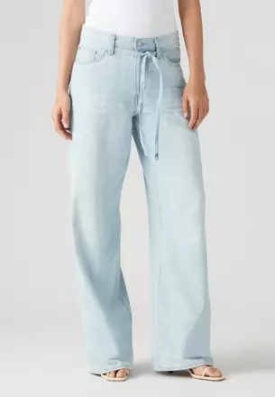 Levi's For Women | Exclusive Deals @ ZALORA SG