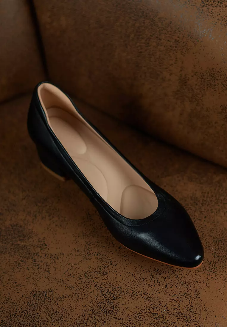 Buy Twenty Eight Shoes 3.5CM Grain Leather Uniform Pointy Pumps AA0592 ...