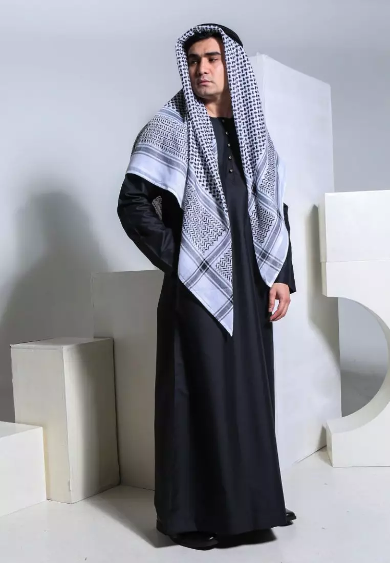 Buy Amar Amran Jubah Dubai 2025 Online | ZALORA