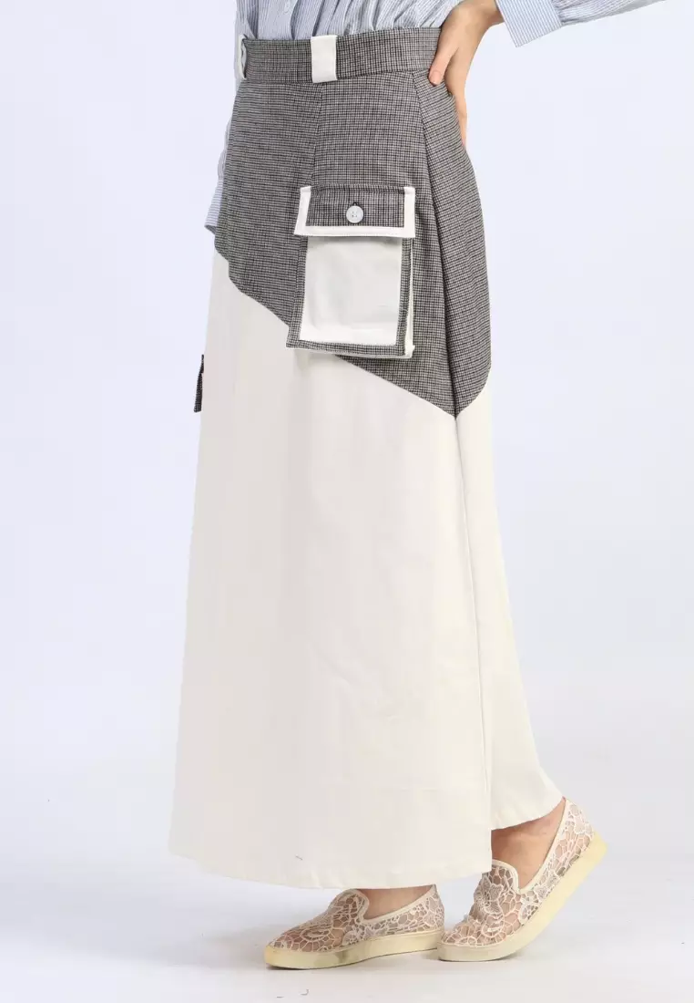 Jual Anggiasari Mawardi Cargo Skirt Broken White (B) Original 2025 | ZALORA Indonesia
