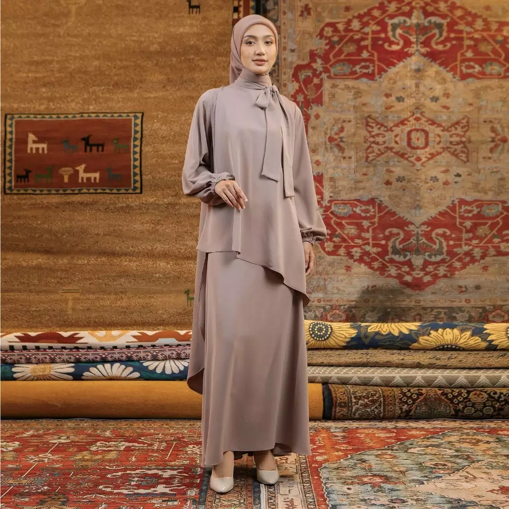 Jual Lozy Hijab Haiza Tunik Set Grey Cream Original 2026 | ZALORA ...