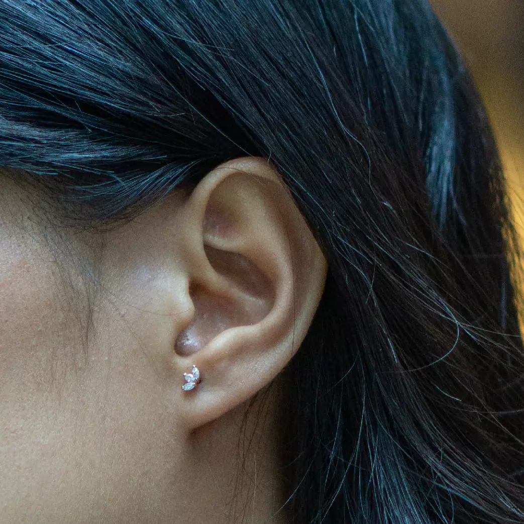 Jual ISAGO ISAGO Tiara Diamond Flatback Studs Original 2025 | ZALORA ...