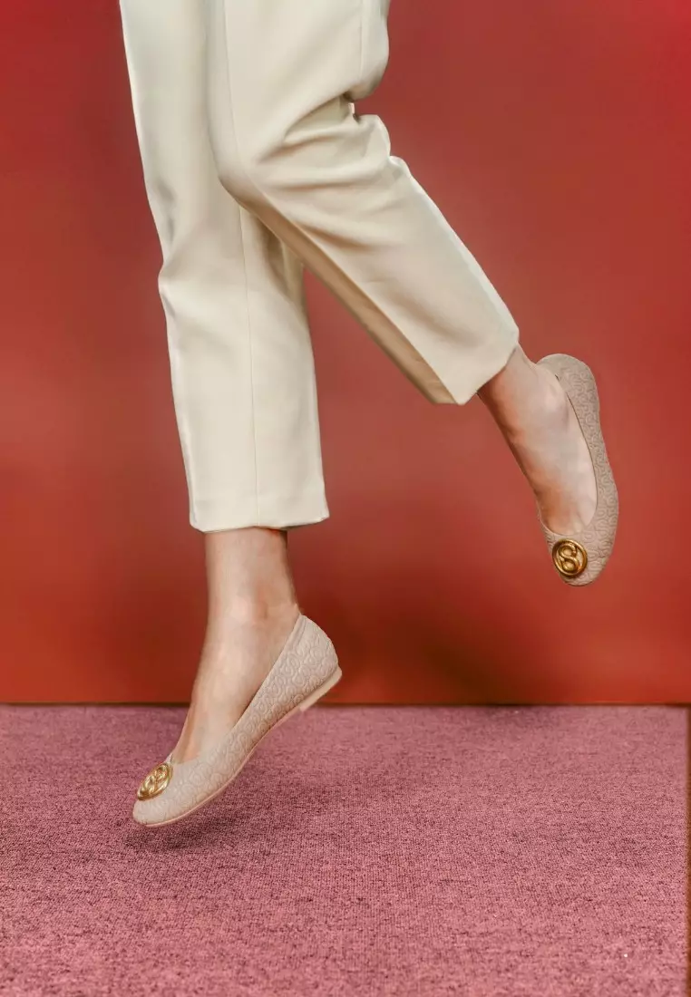 Buy Buttonscarves Luna Flat Shoes - Tan Online | ZALORA Malaysia