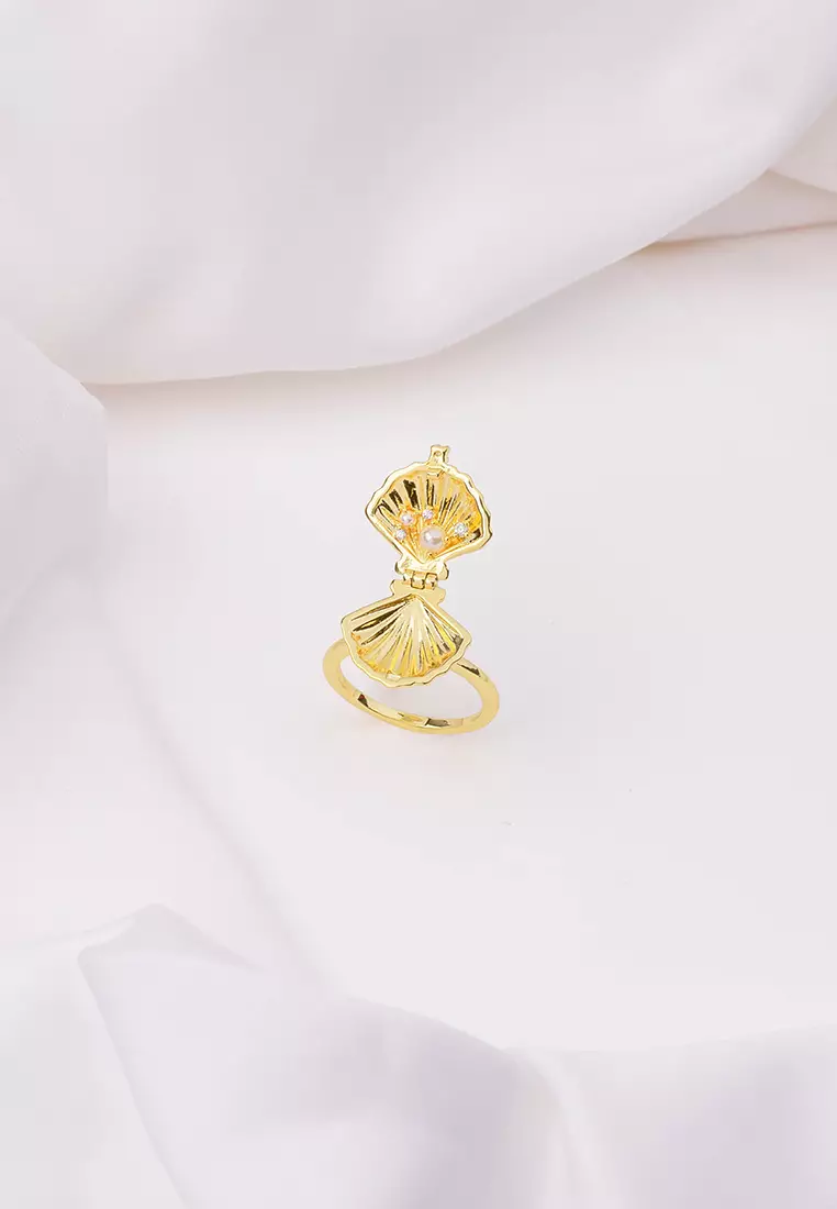 Buy Wanderlust + Co Sundaze Shell Gold Locket Ring 2025 Online | ZALORA