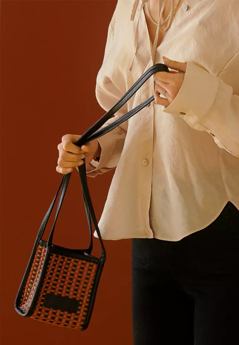 Jual KWANI Kwani Handmade Weaving Tote Mini Brown Black Original 2024 ...